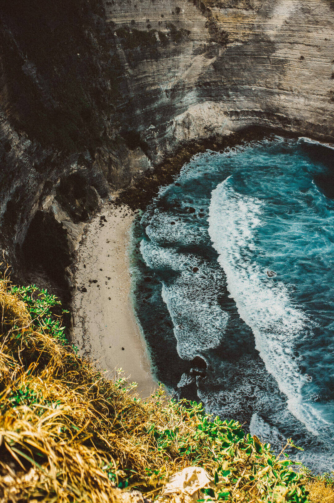 PALUANG CLIFF VIEWPOINT IN NUSA PENIDA, BALI